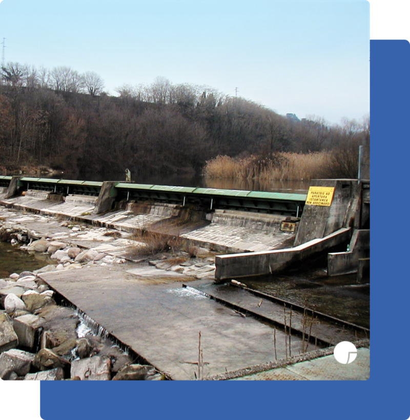 Weir with hydraulic actuated flap gates - Frosio Next